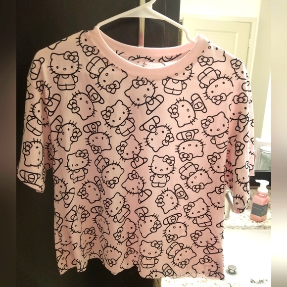 Hello Kitty | Tops | Cute Hello Kitty Multiple Faces Crop T | Poshmark